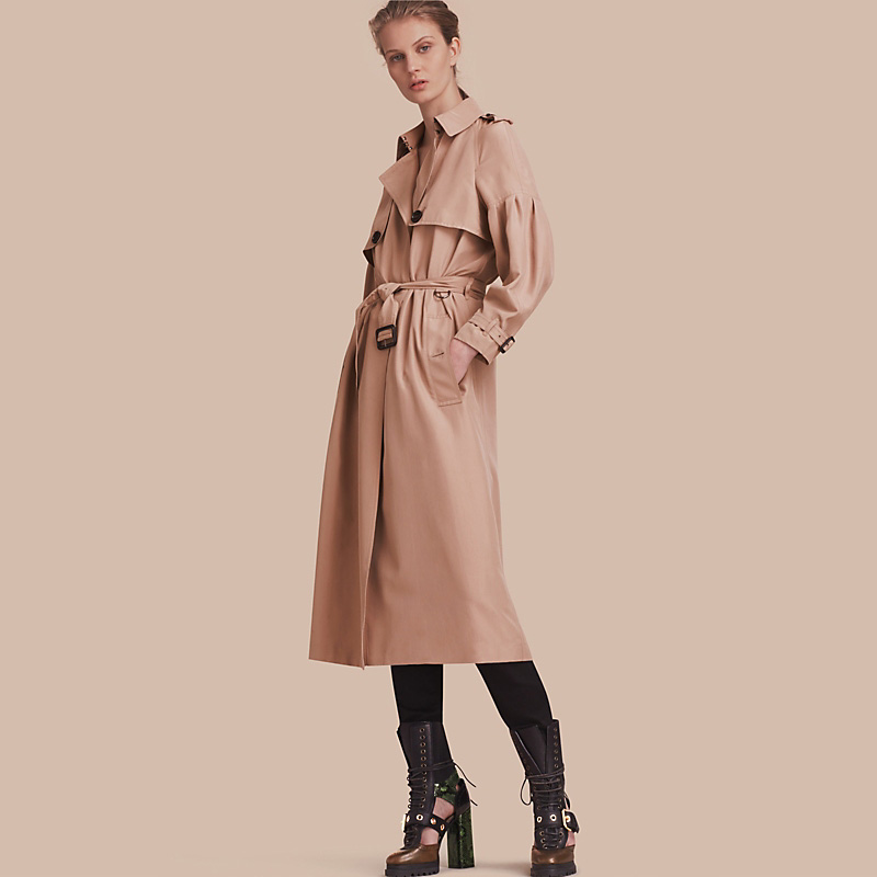 Купить женский плащ burberry/博柏利灯笼袖宽松丝质 trench 风衣 40425371 в интернет ...